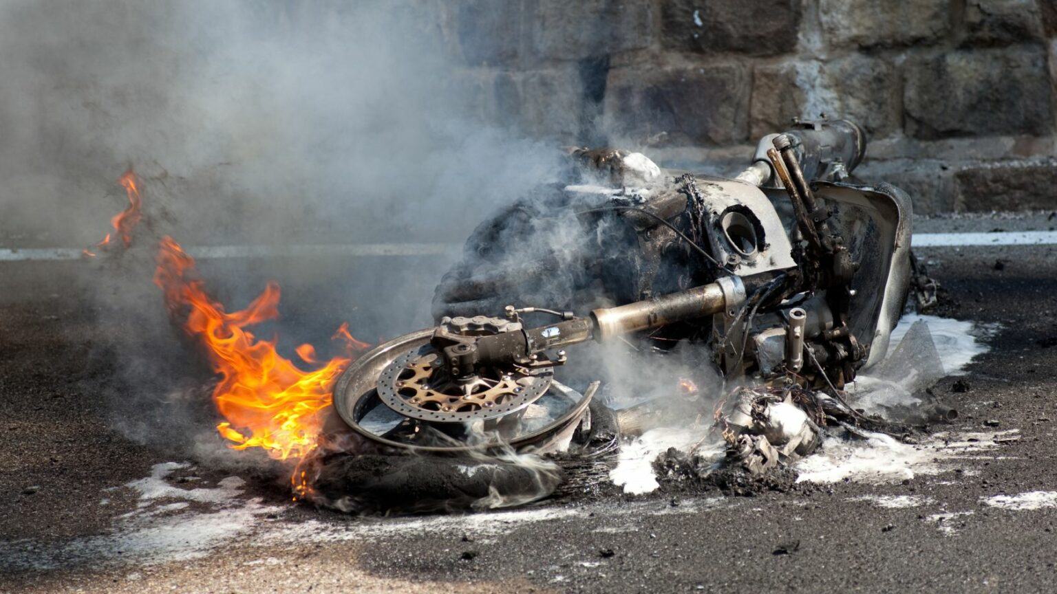 How does a motorcycle catch fire? Avoid these 6 reasons - theCARPLUS