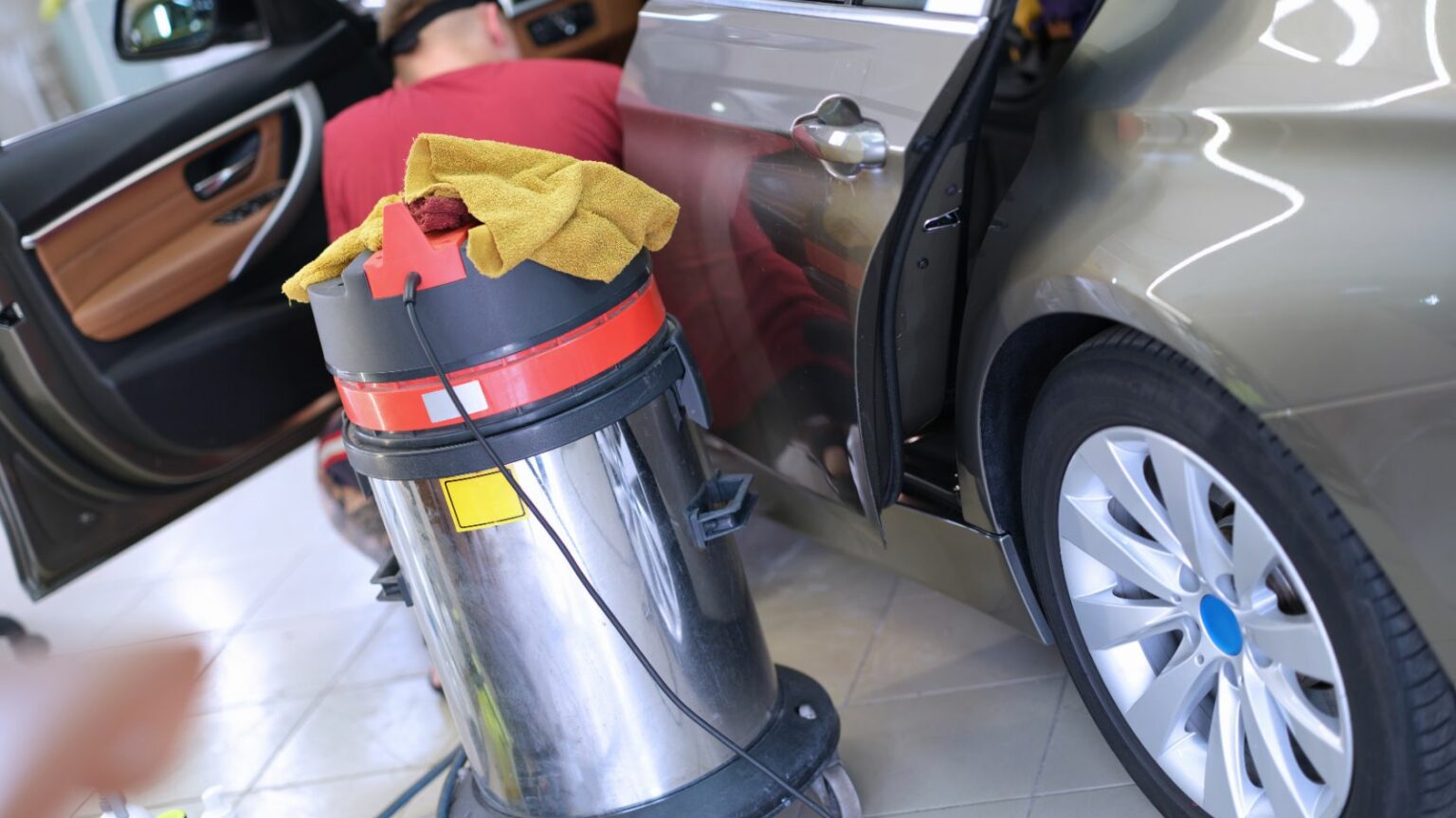 5 Essential Safety Tips When Using a Car Vacuum Cleaner - theCARPLUS