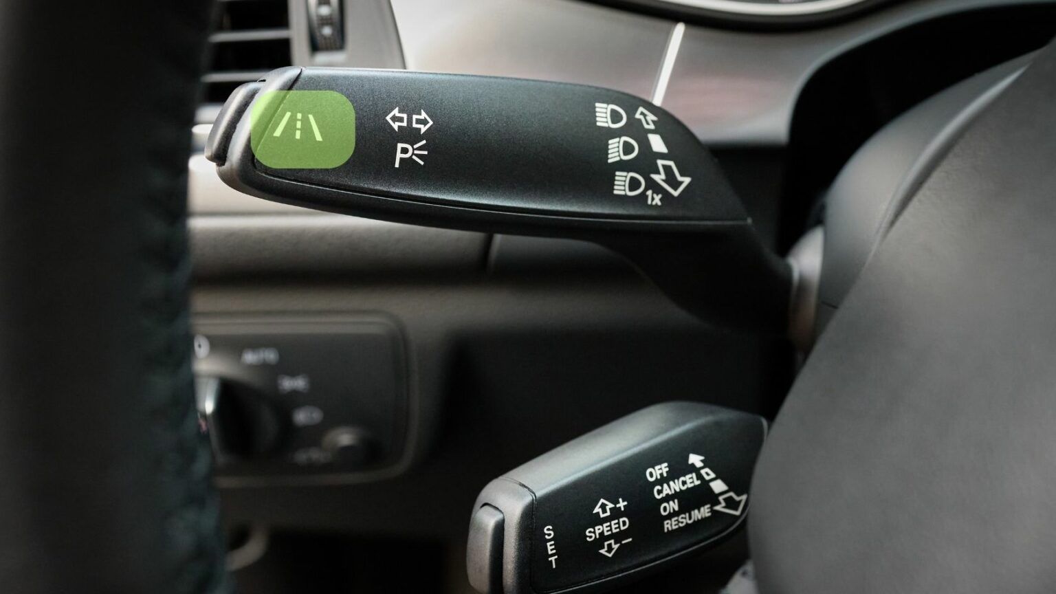 Is Lane Assist Dangerous? The Pros and Cons - theCARPLUS