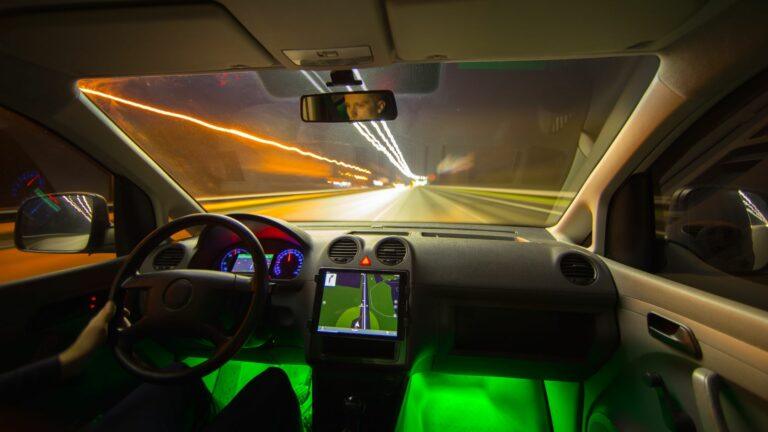 Is Lane Assist Dangerous? The Pros and Cons - theCARPLUS