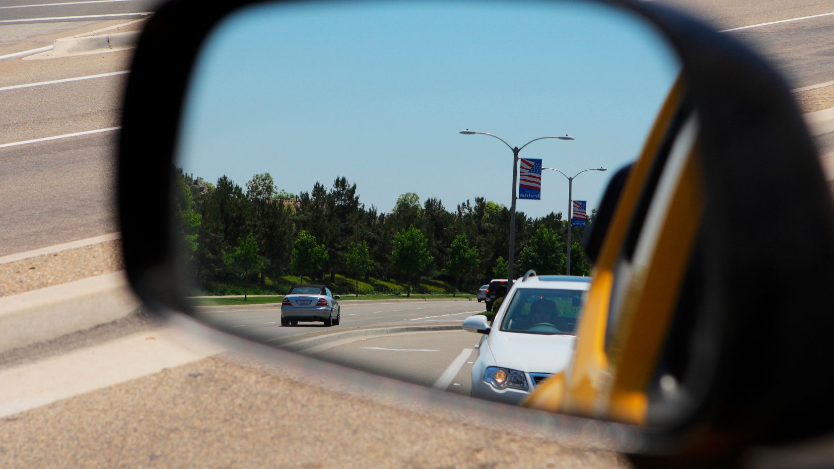 Should You Turn Your Head to Check a Blind Spot? - TheCarPlus